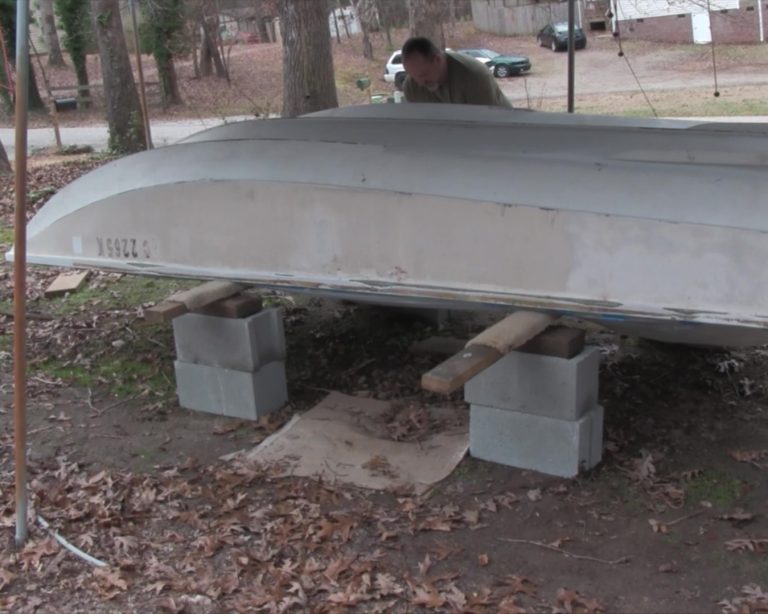 How to Lift a Boat off a Trailer - Boston Whaler 13 Restoration - Part 9