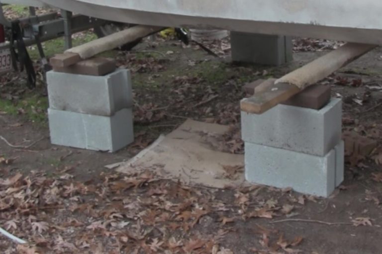 How to Lift a Boat off a Trailer - Boston Whaler 13 Restoration - Part 9